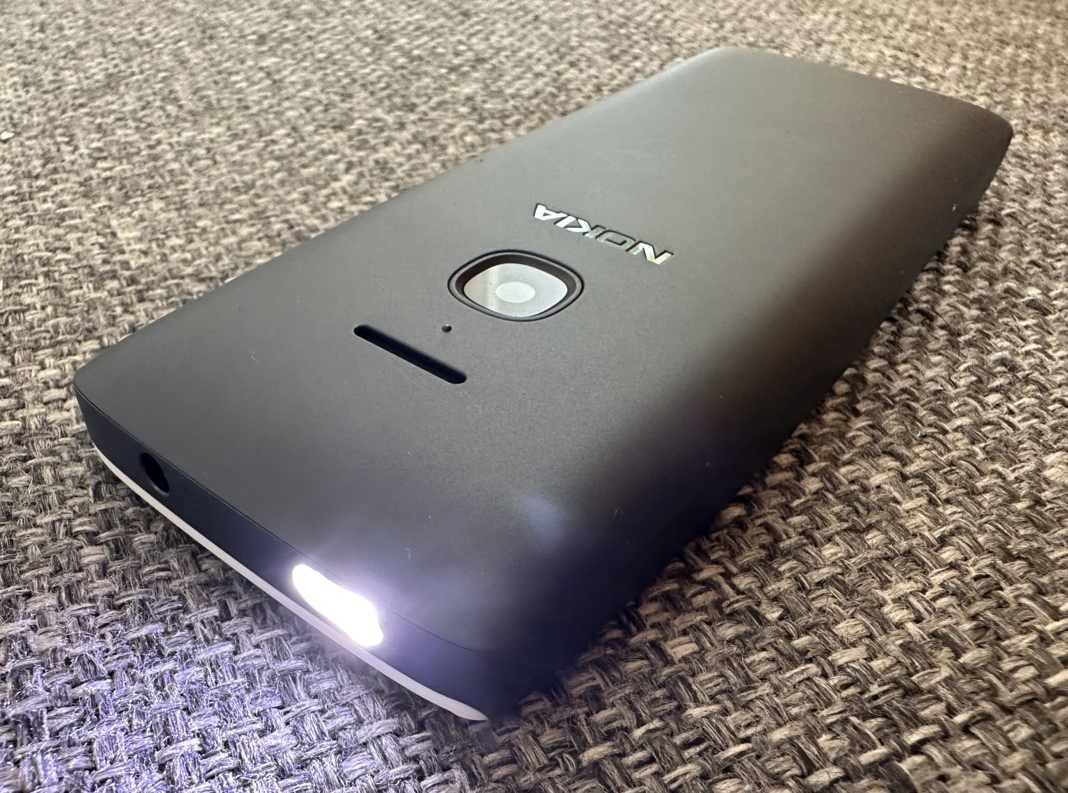 Kokeilussa Nokia 8210 4G: Tämä uusi Nokia-peruspuhelin on esikuvaansa ...