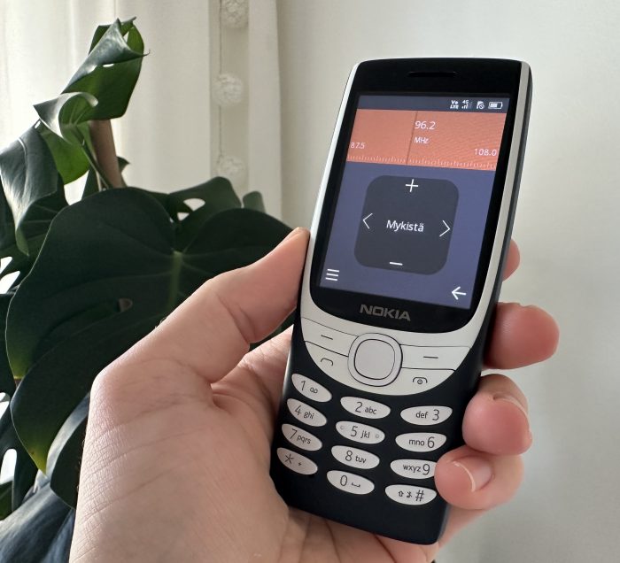 Kokeilussa Nokia 8210 4G: Tämä uusi Nokia-peruspuhelin on esikuvaansa ...